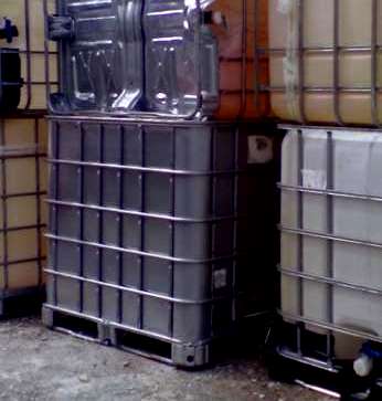 Vand bazine de plastic cu cadru metalic | StiriAgricole.ro