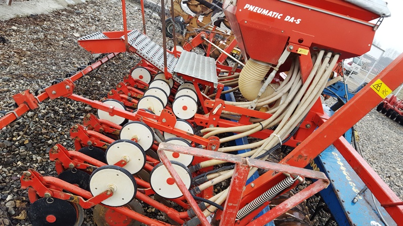 FREZA AGRICOLA 4 METRI CU SEMANATOARE | StiriAgricole.ro